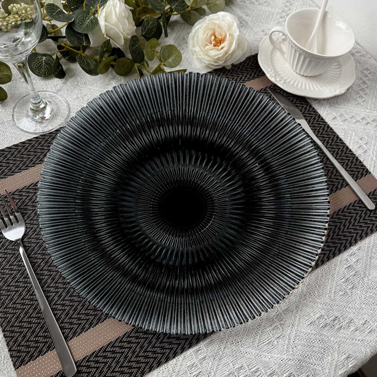 33 CM Gold Rimmed Fluted Edge Charger Plate for Dining, Perfect for ...
